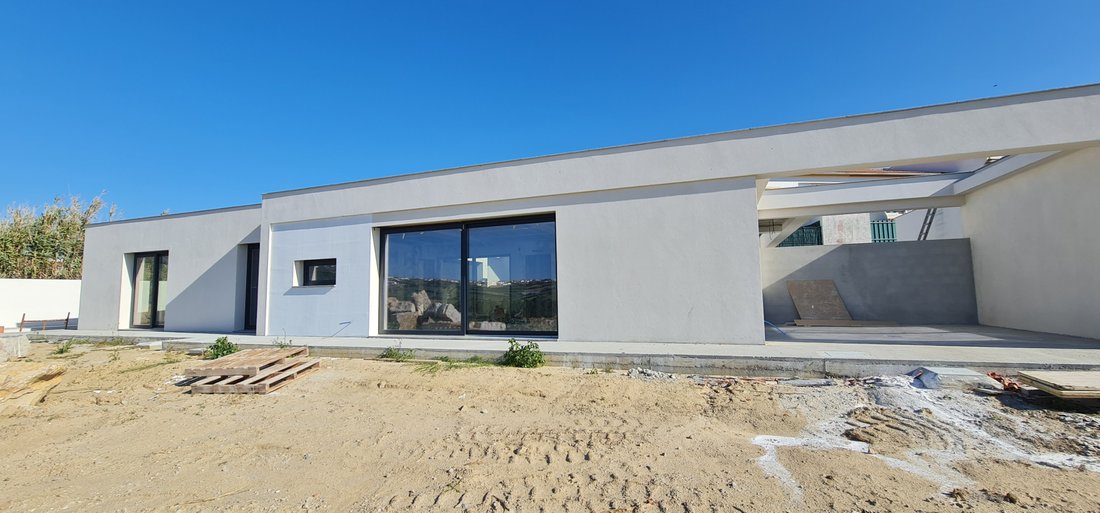 Moradia T3 Térrea Com Terreno Logradouro E In Lourinhã, Lisbon ...