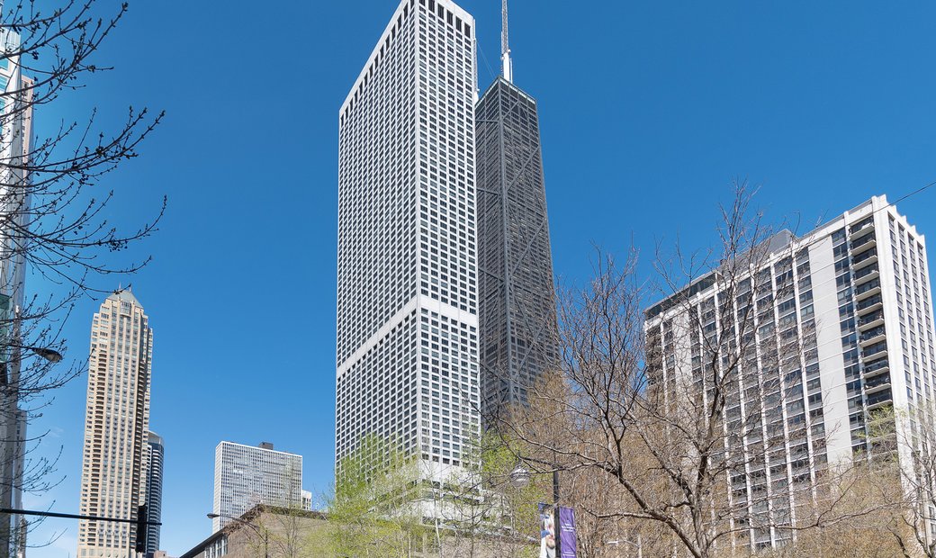 Amplio Condominio En La Icónica Torre De En Chicago, Illinois, Estados ...