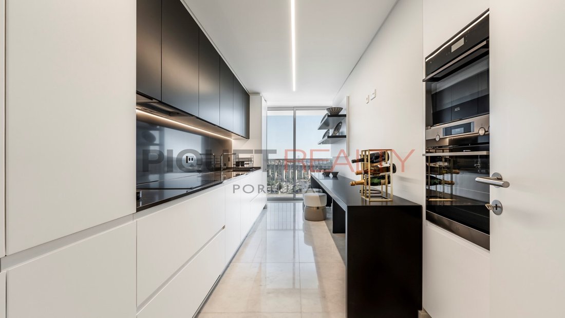 3 Bd Furnished Infinity Tower Turnkey In Lisbon, Lisbon, Portugal For ...