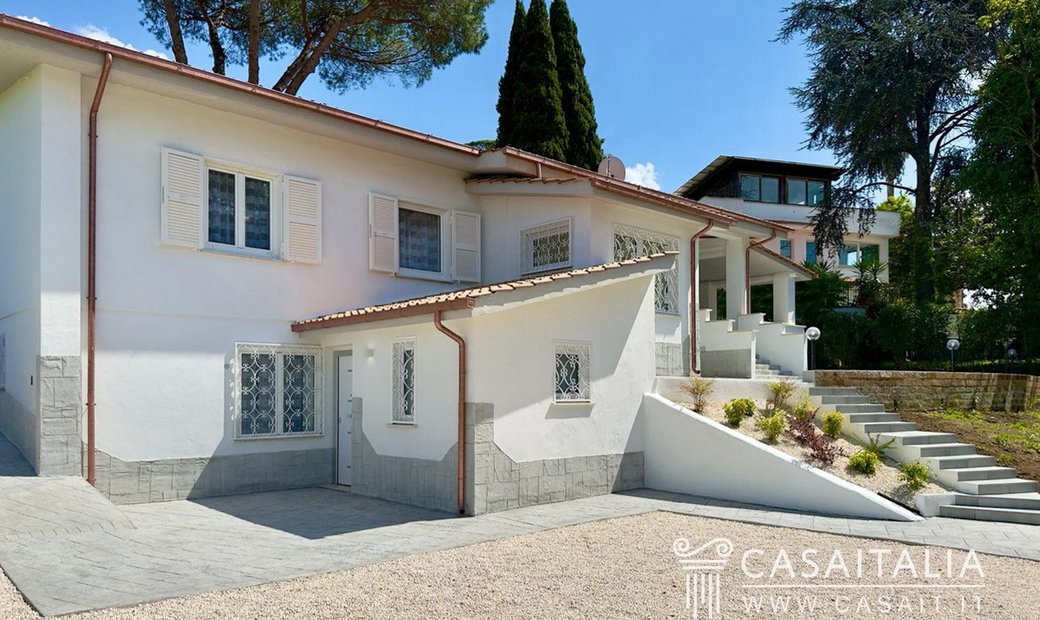 Villa With Garden For Sale Half An Hour From In Montelarco, Latium ...