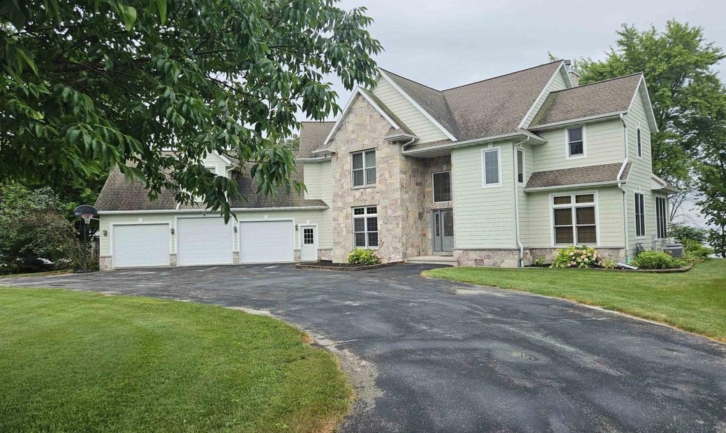 5 Bedrooms Condominium In Chilton, Wisconsin, United States For Sale ...