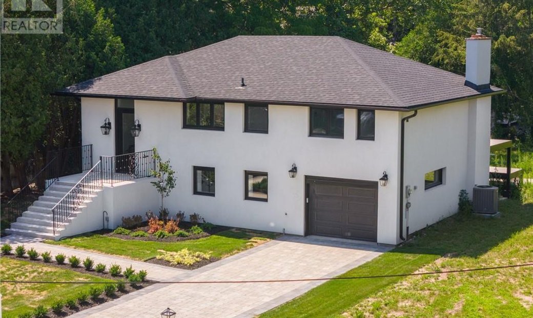 Fully Renovated Raised Bungalow In Niagara On The Lake, Ontario, Canada ...