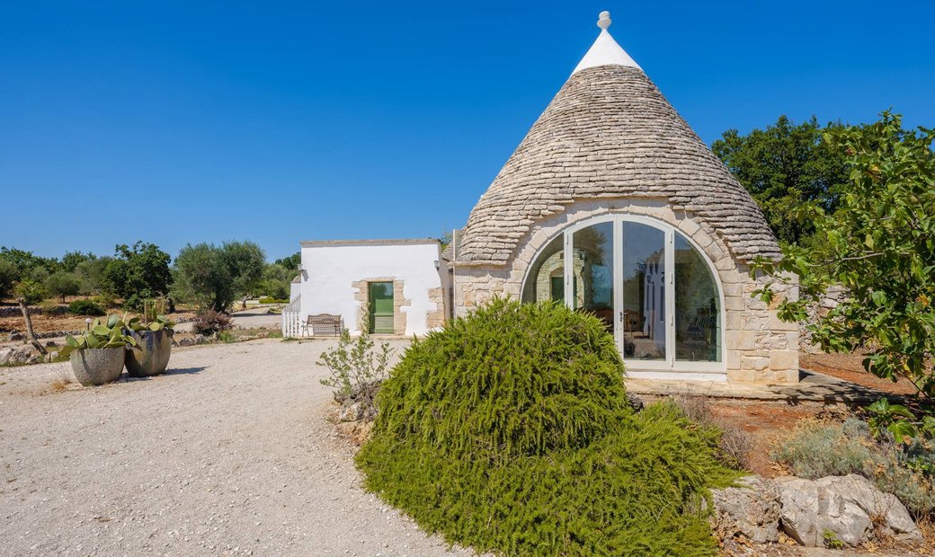 Splendid Trulli With Infinity Pool In Ceglie Messapica, Apulia, Italy ...