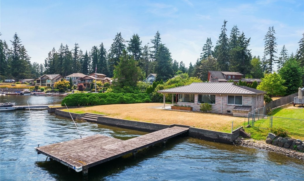 Lakefront Home In The Heart Of In Black Diamond, Washington, United ...