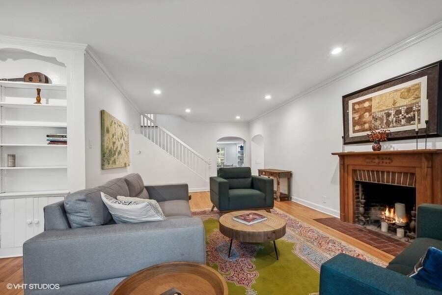 Carefully Updated Circa 1855 Farmhouse In Wilmette, Illinois, United ...