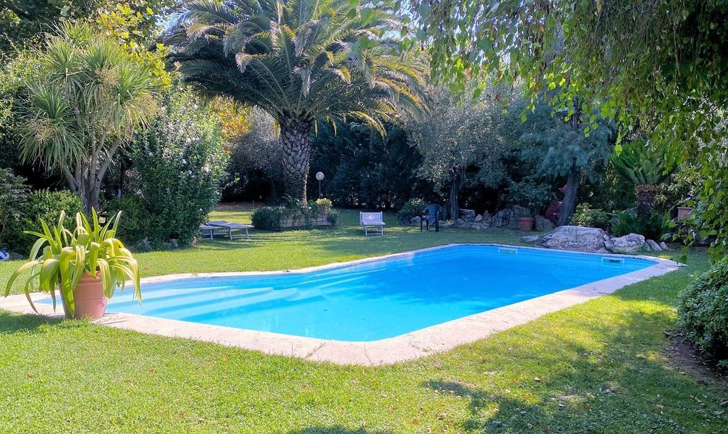 Villa Di Ampia Superficie Divisa In Due Appartamenti In Pistoia ...