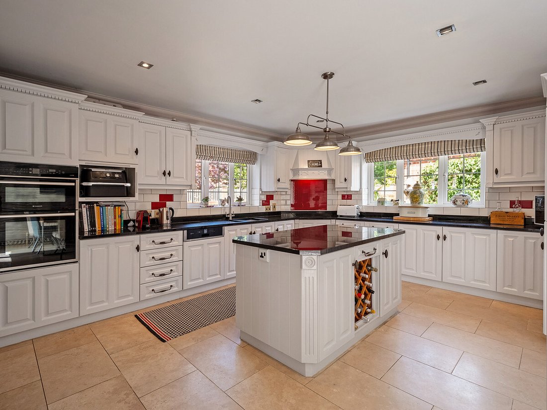 5 Bedroom Detached House For Sale In In Lower Swanwick, England, United ...
