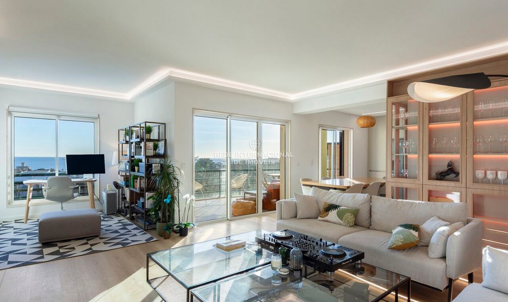 Appartement De Grand Standing Transformé En Dans Estoril, Lisbonne ...