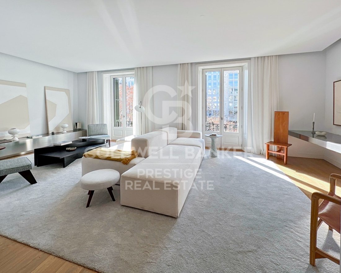 4 Room Flat With Balcony In Barcelona, Spain For Sale (14587462)