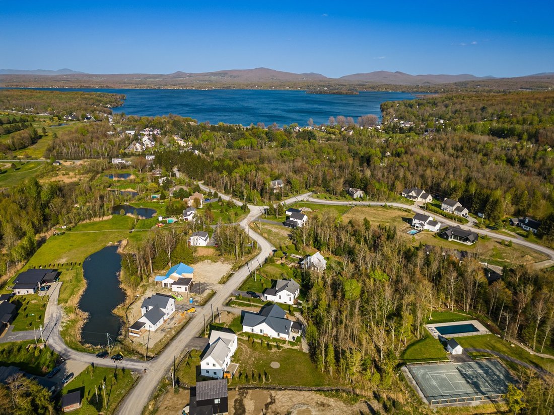 Lac Brome Residential In Knowlton, Quebec, Canada For Sale (14588916)
