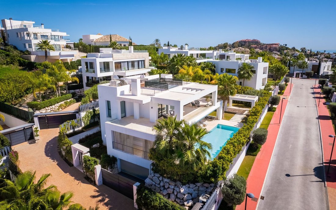 Marbella Villa In Marbella, Andalusia, Spain For Sale (14587427)