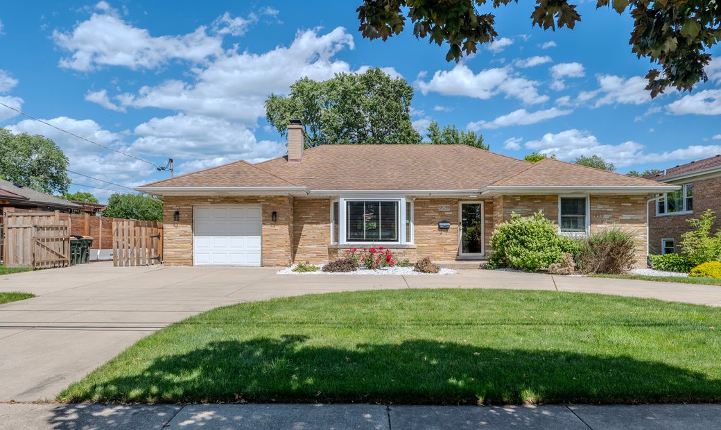 Stunning And Meticulously Maintained Home In Niles, Illinois, United ...
