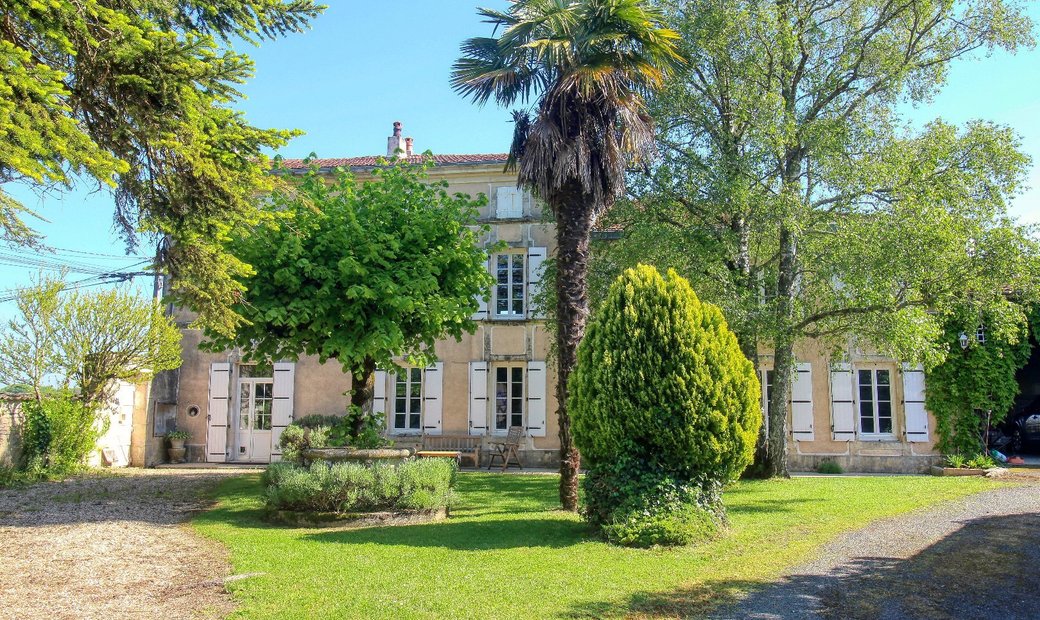 Manoir, 5 Gîtes, Piscine Et Terrain De Dans Vinax, Nouvelle Aquitaine ...