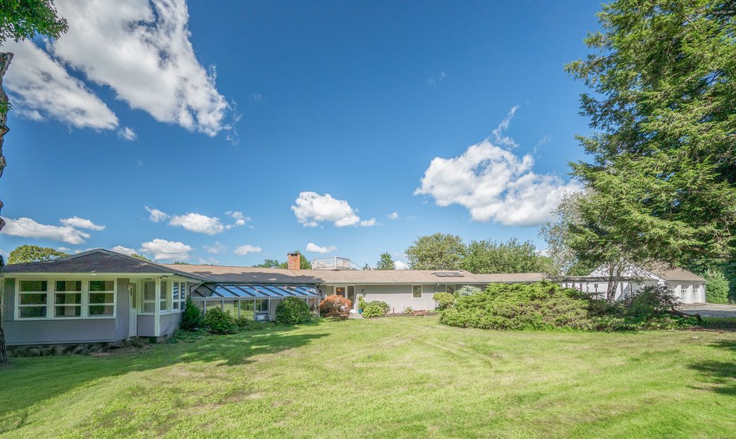 Sprawling Mid Century Modern Ranch In Bethel, Connecticut, United ...