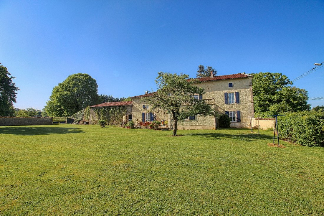 Manoir, 5 Gîtes, Piscine Et Terrain De Dans Vinax, Nouvelle Aquitaine ...
