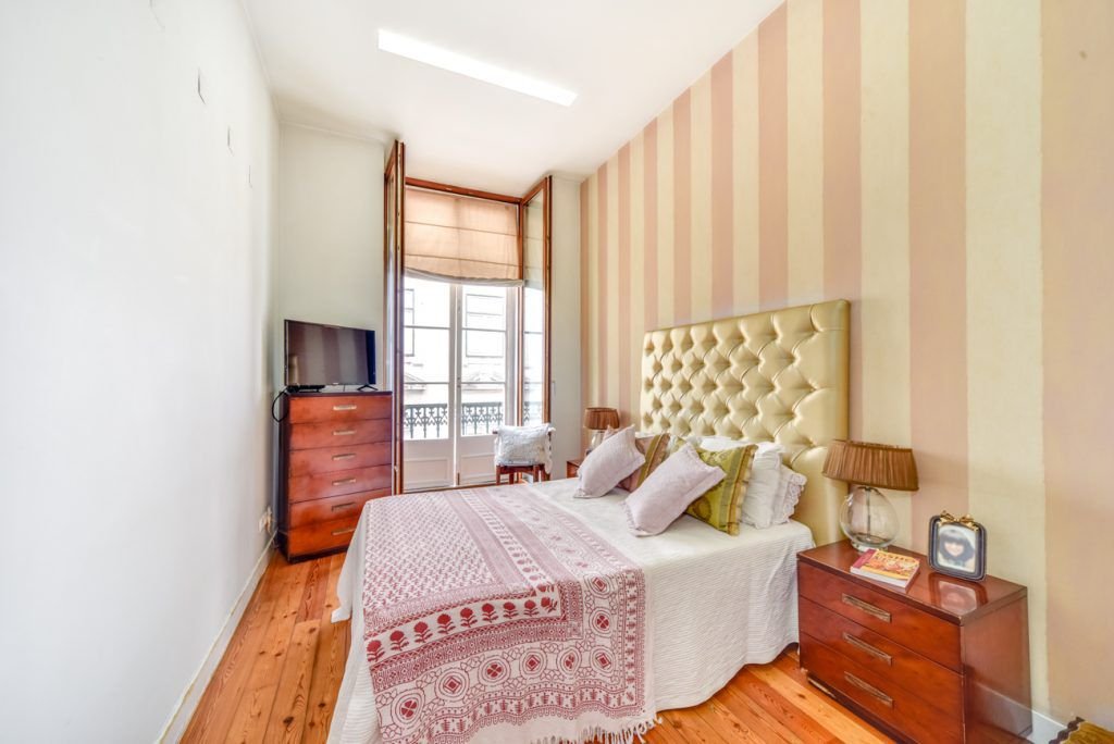Apartamento T2 Totalmente Remodelado Lisboa/Santa In Lisbon, Lisbon ...