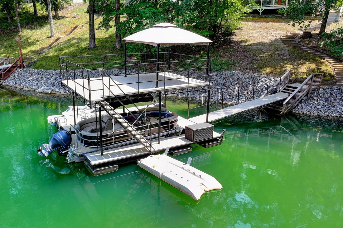 Exceptional Renovated Cottage On Lake In Gainesville, Georgia, United ...