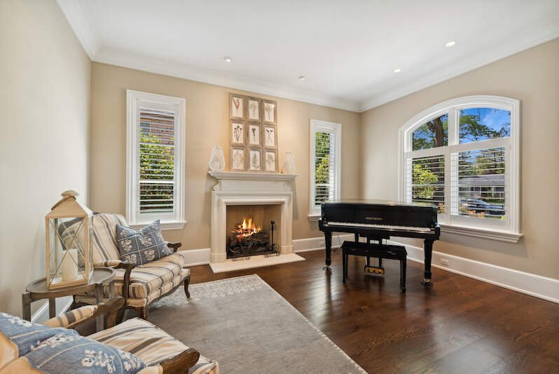 Remarkable Residence With No In Arlington Heights, Illinois, United ...