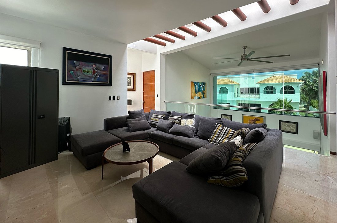 Spacious House With Dock And Marina View Isla In Cancún, Quintana Roo ...