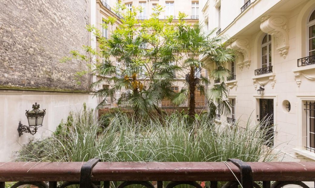 Triangle D'or Family Reception Apartment In Paris, île De France ...