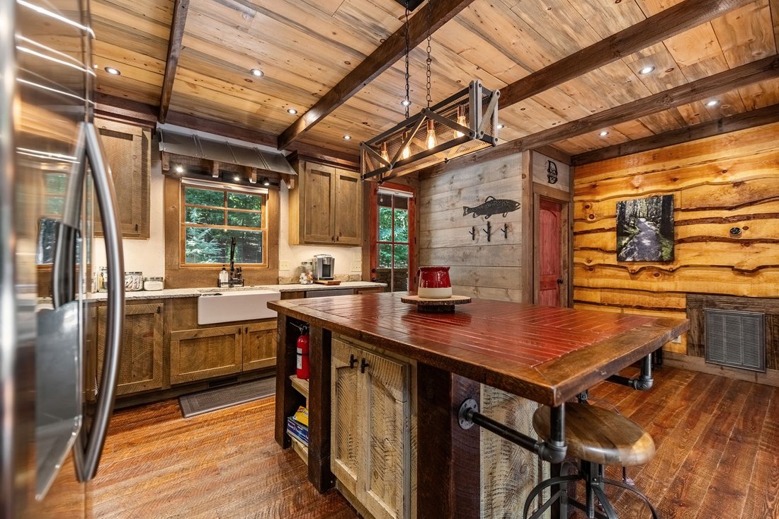 Rustic Modern Lodge With Timeless Charm In Blue Ridge, Georgia, United ...