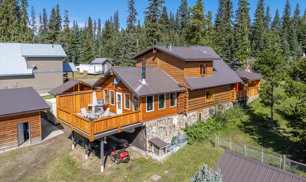 Beautiful Custom Built Log Home In Logan Lake, British Columbia, Canada ...