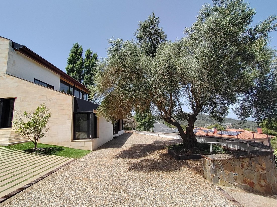 Barcelona Town House In Barcelona, Catalonia, Spain For Sale (14613060)