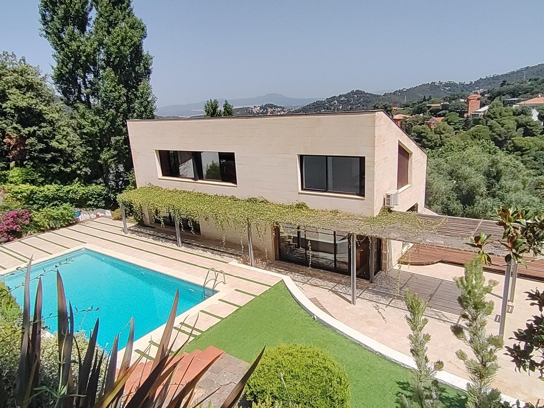 Barcelona Town House In Barcelona, Catalonia, Spain For Sale (14613060)