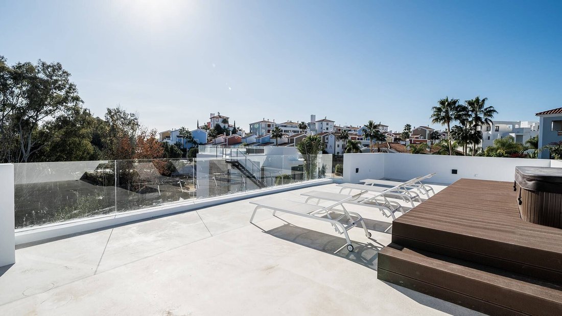 House In Estepona, Andalusia, Spain For Sale (14620186)