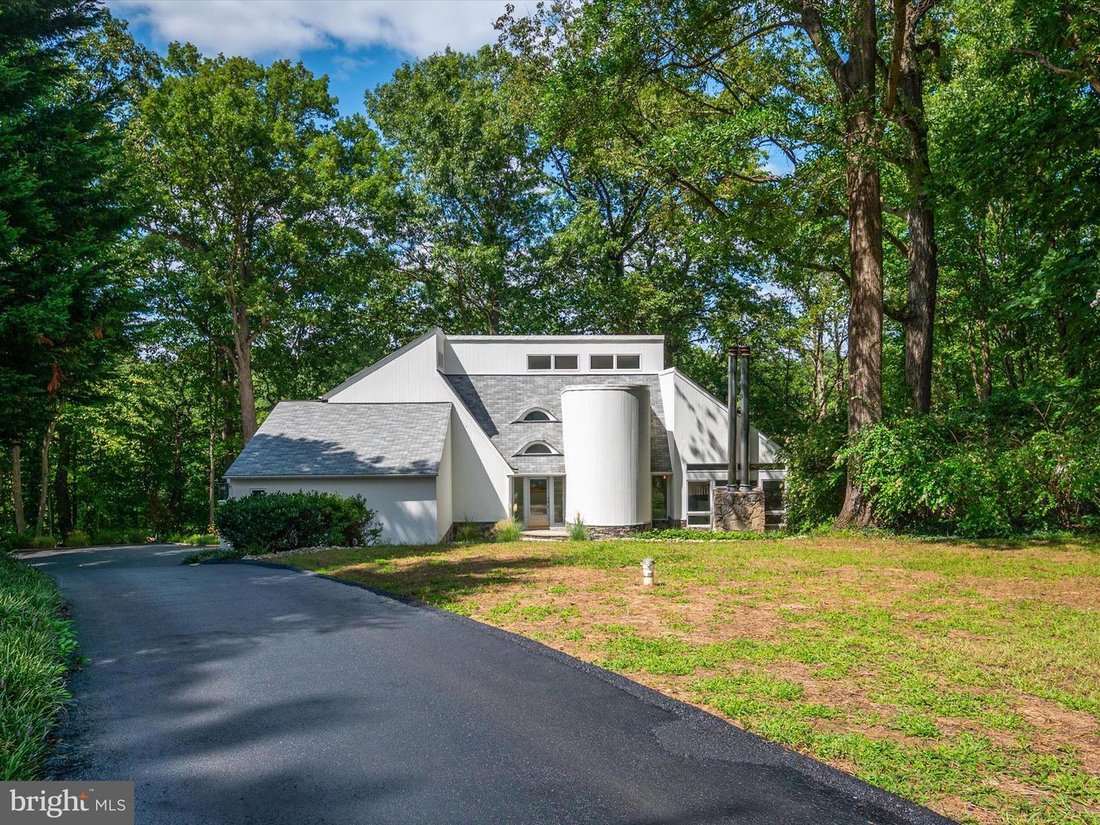 Beautifully Updated Waterfront Contemporary In Parole, Maryland, United ...