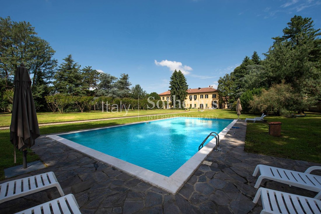 Prestigious Historic Mansion In Senago, Lombardy, Italy For Sale (14642624)