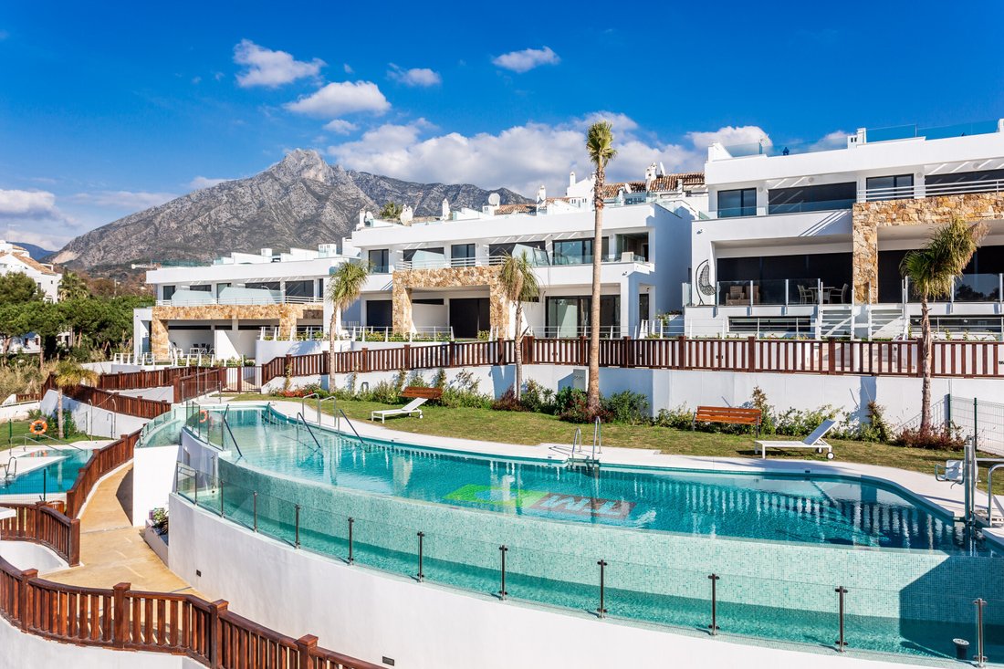 Contemporary South Facing Townhouse On En Marbella, Andalucía, España ...