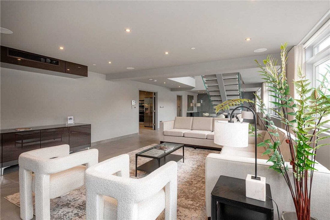 Queen Street, Mayfair W1 J In London, England, United Kingdom For Rent ...