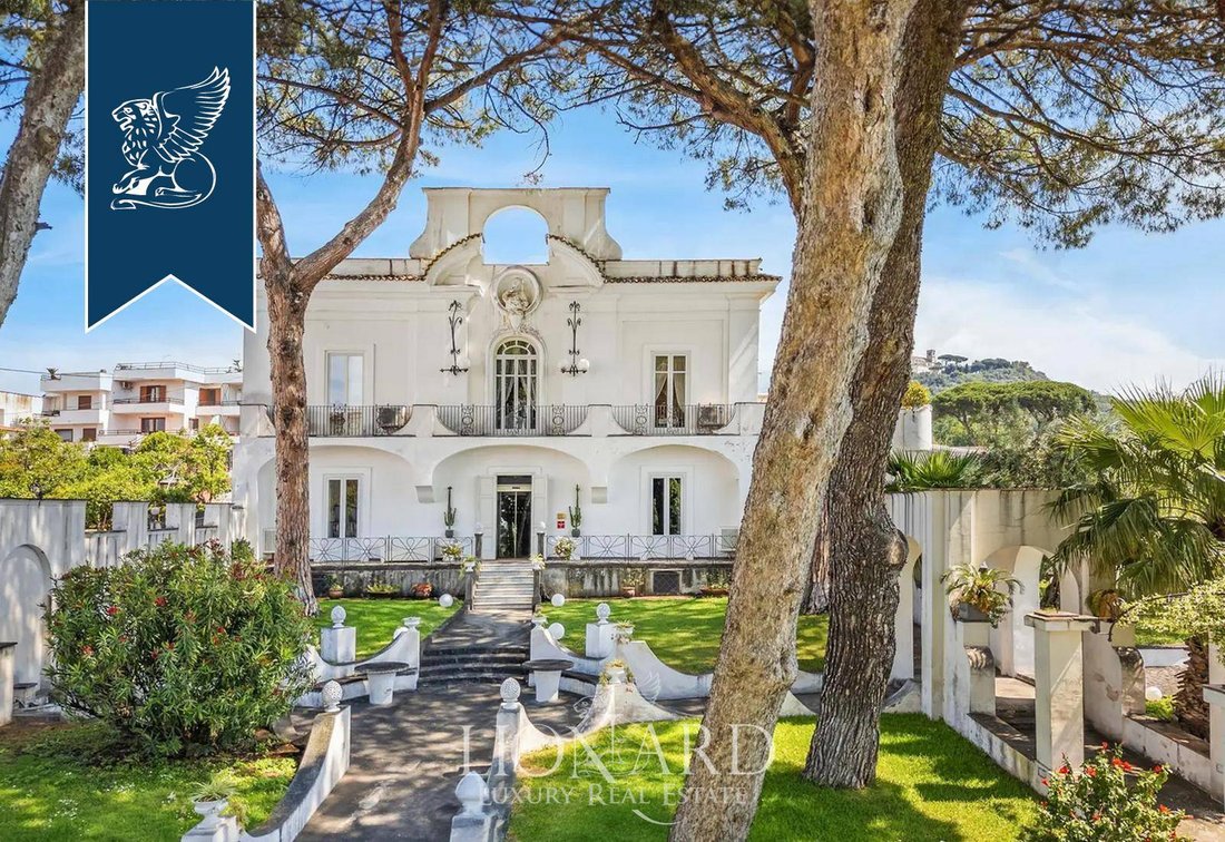 Stunning Historical Villa For Sale In Torre In Torre Del Greco ...