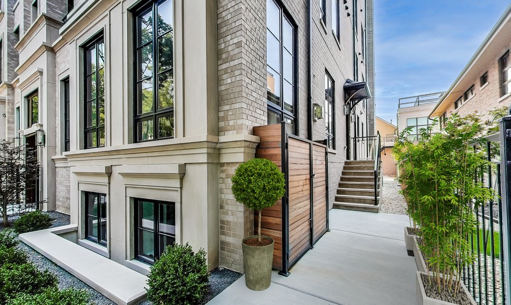 1824 N Howe Street In Chicago, Illinois, United States For Sale (14656206)