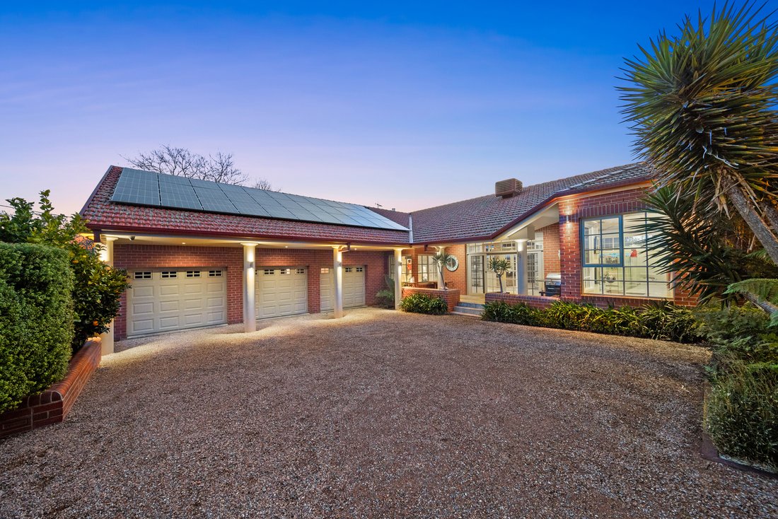 Classic Beauty With Modern In Reid, Australian Capital Territory ...