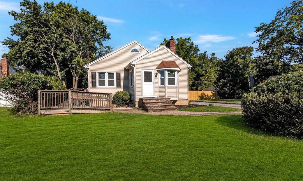 House Smithtown In Smithtown, New York, United States For Sale (14666474)