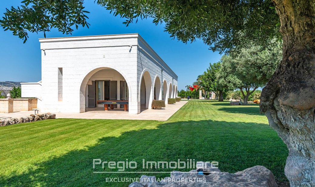 Fasano, Coccaro: Prestigious Villa With Impeccable Design And In Apulia ...