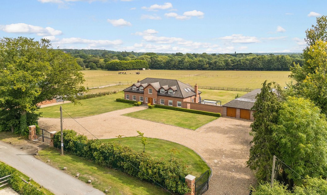 5 Bedroom Detached House For Sale In Woking In Woking, England, United ...