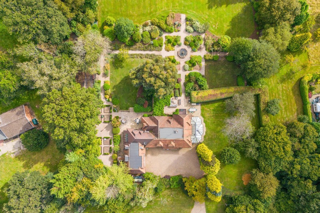 6 Bedroom Detached House For Sale In In Cadmore End, England, United ...