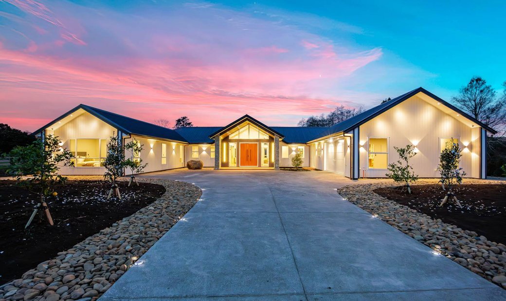 Elegant Bombay Villa With Modern Tech And In Bombay, Auckland, New ...