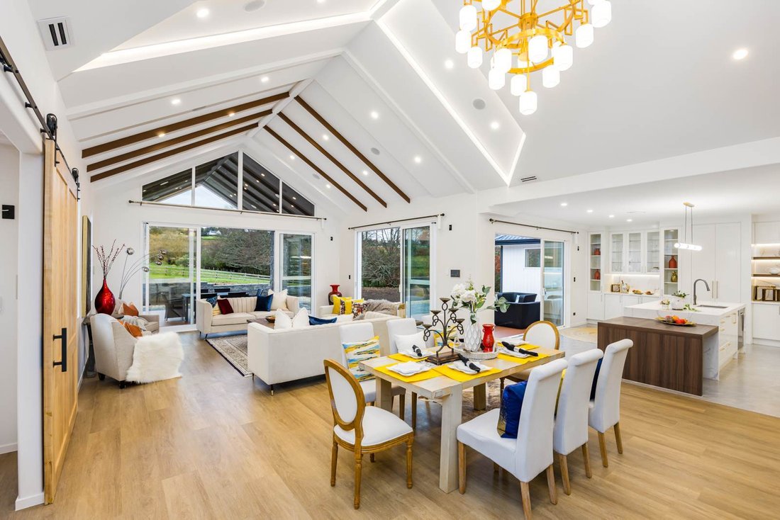 Elegant Bombay Villa With Modern Tech And In Bombay, Auckland, New ...