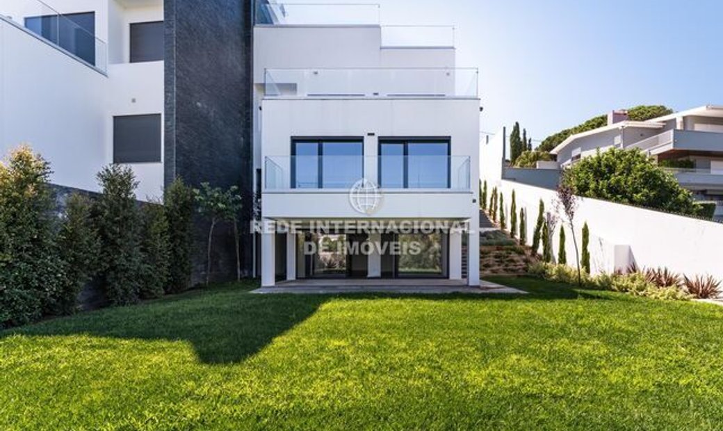 Vertical Villa, Of Minimalist Architecture, In Estoril, Lisbon ...
