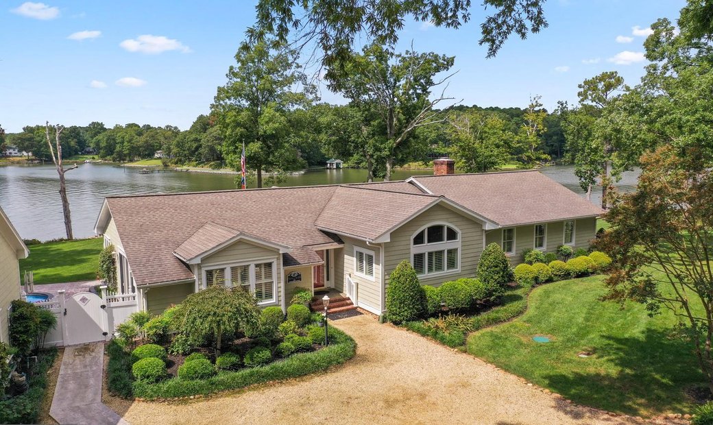 Remarkable Waterfront Property In Weems, Virginia, United States For ...