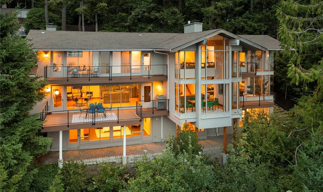 Pacific Northwest Modernism On A In Bellevue, Washington, United States ...