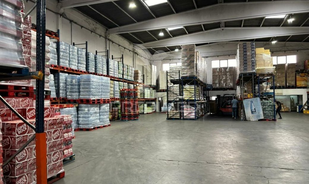 For Sale, Excellent Large Industrial Warehouse With An Area In Sintra ...