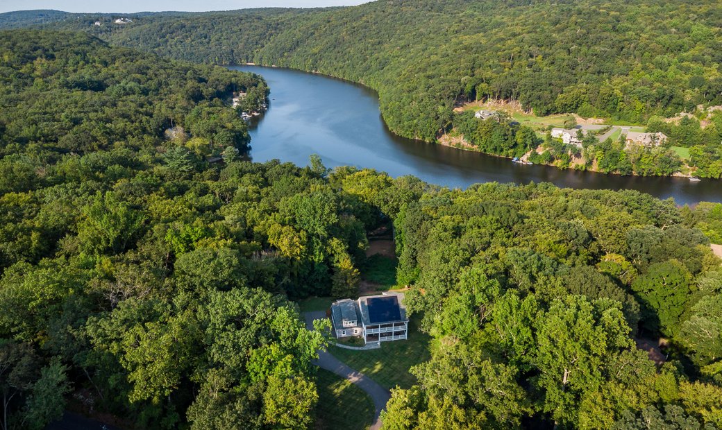 Distinctive Lakeside Property In Newtown, Connecticut, United States ...