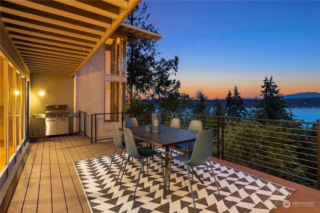 Pacific Northwest Modernism On A In Bellevue, Washington, United States ...