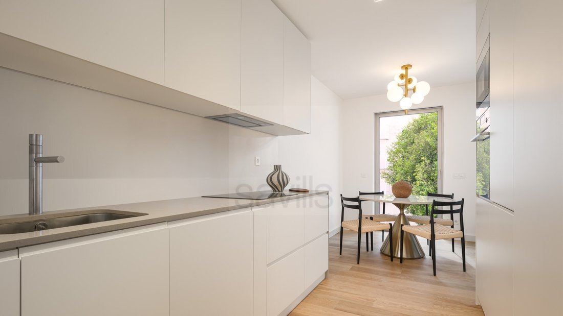 2 Bedroom Apartment In Lisbon, Lisbon, Portugal For Sale (14693281)