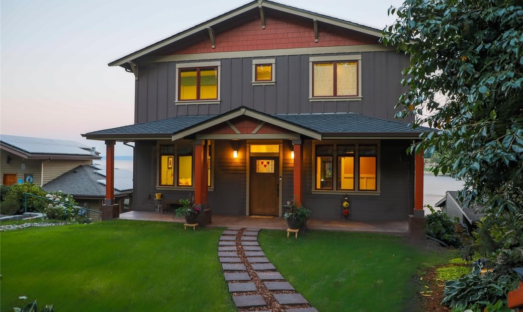 Custom Low Bank Waterfront Home With In Suquamish, Washington, United ...